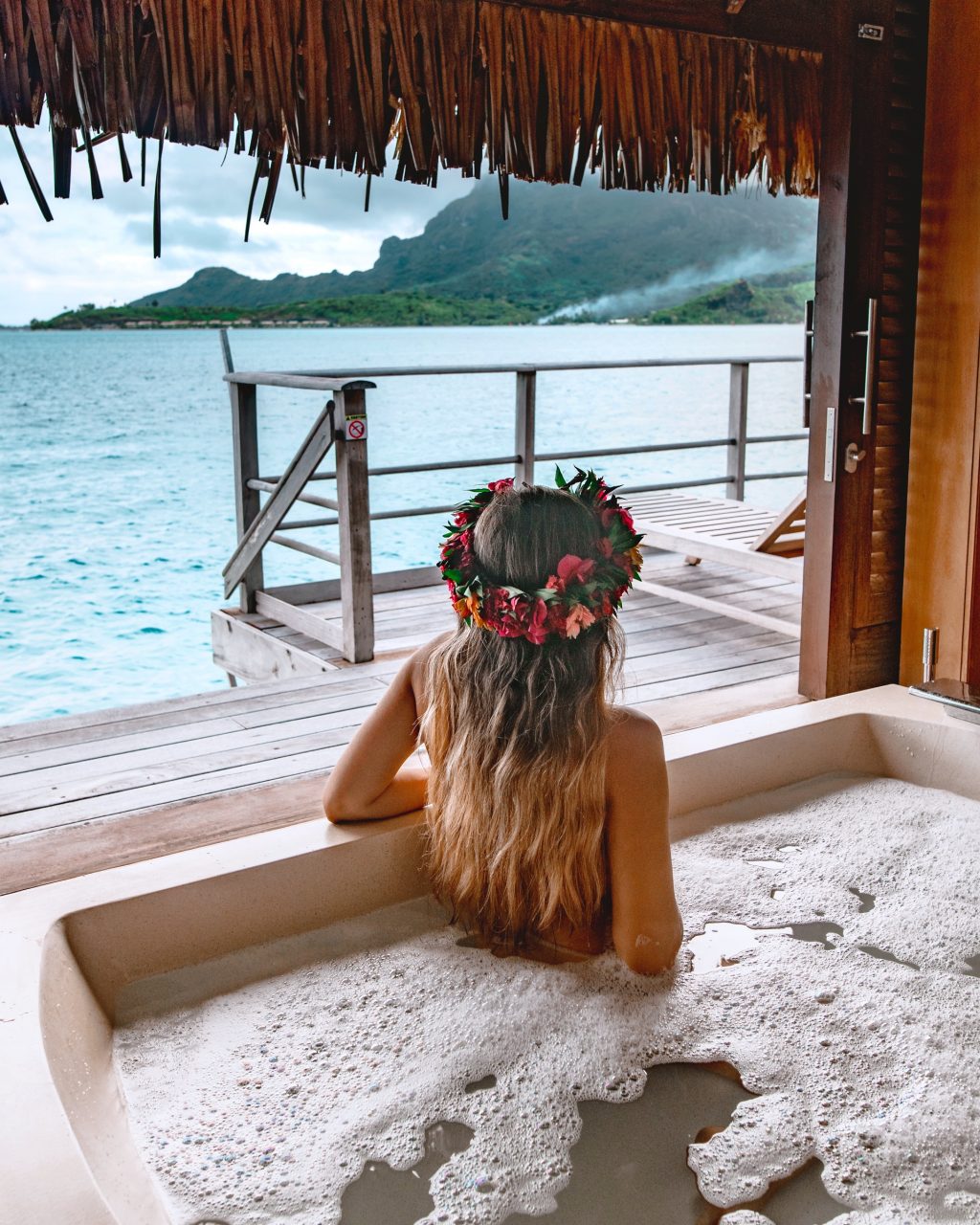 Bora Bora's bucketlist luxury hotels : Four Seasons vs St Regis - Jyo Shankar
