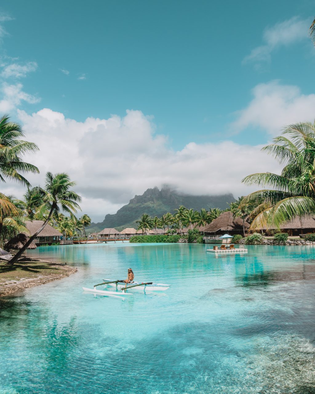Bora Bora's bucketlist luxury hotels : Four Seasons vs St Regis - Jyo Shankar